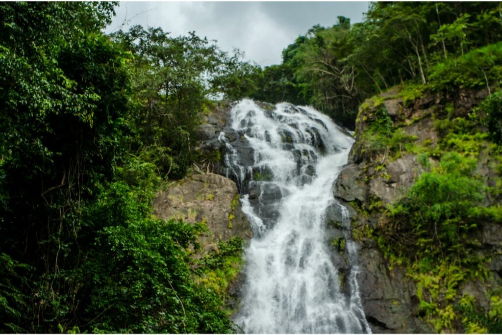 10 Amazing O'ahu Waterfalls And Waterfall Hikes - Spotlight Hawaii