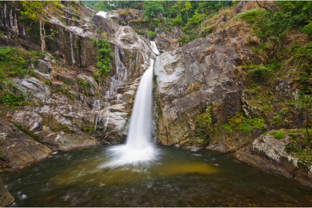 10 Amazing O'ahu Waterfalls And Waterfall Hikes - Spotlight Hawaii